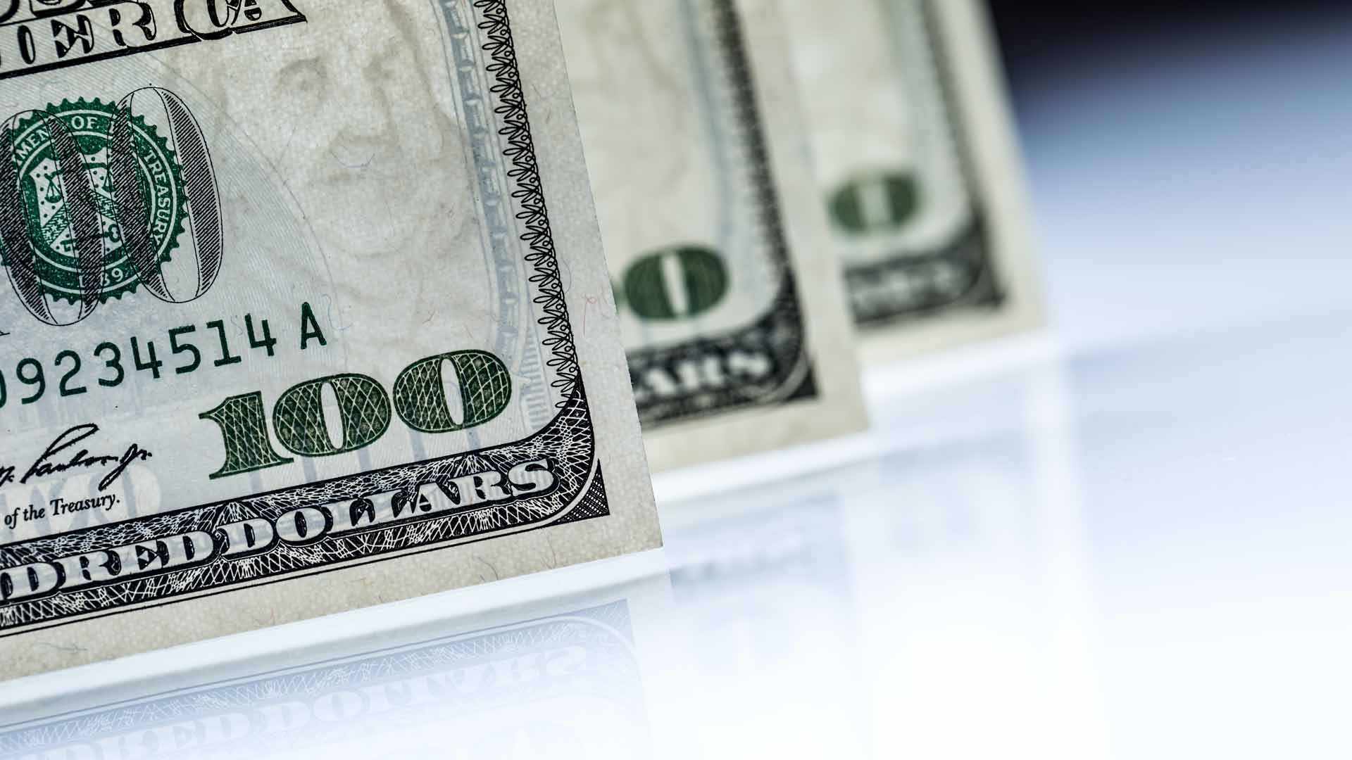 Warren Buffett Cautiously Waits & Builds Near-Record Cash Hoard ...